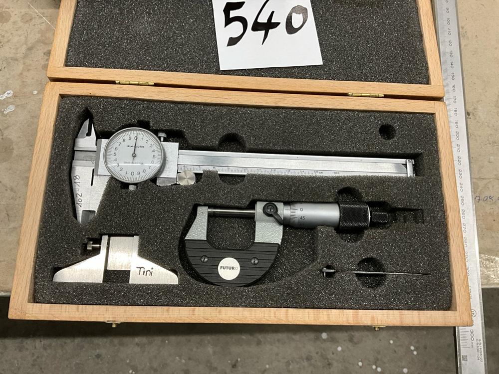 Various measuring tools | Dome Auctions